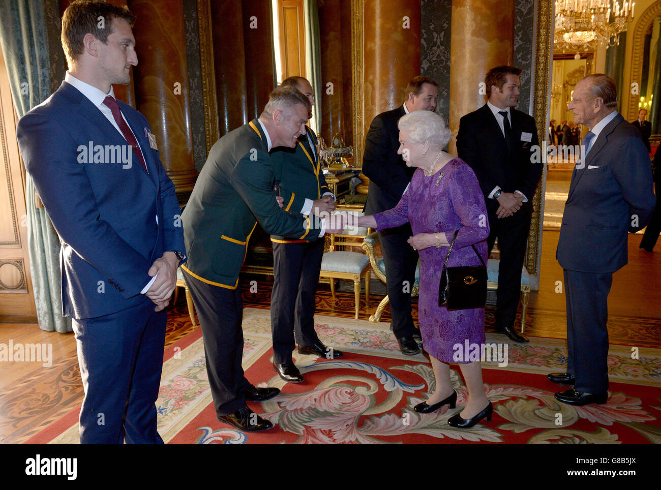 Queen Elizabeth II meets South Africa's Rugby Union head coach Heyneke ...