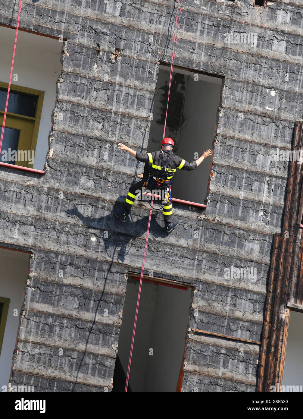 Climber abseiling hi-res stock photography and images - Alamy