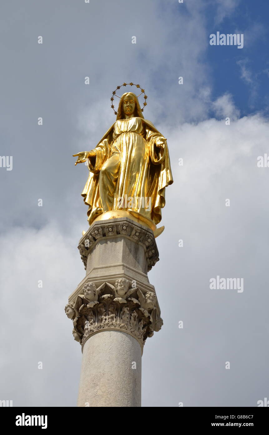 Statue of Saint Mary Stock Photo - Alamy