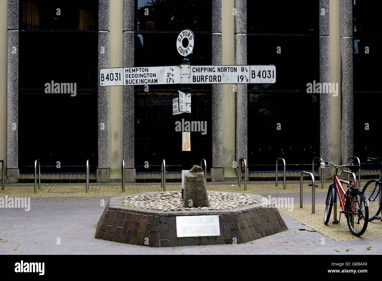 Old road sign near County Hall, Oxford, Oxfordshire, UK Stock Photo - Alamy