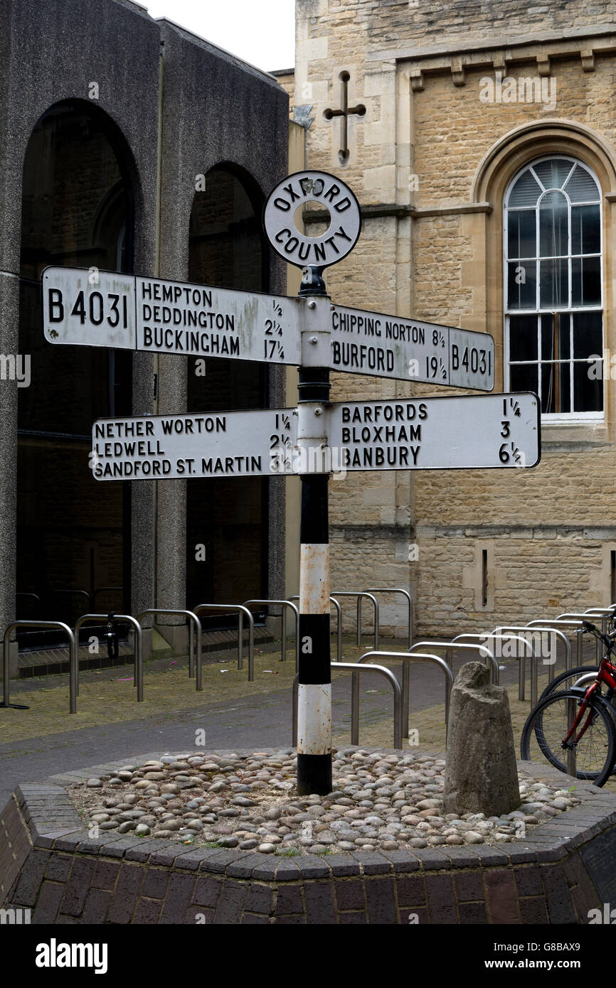 Old road sign uk hi-res stock photography and images - Alamy
