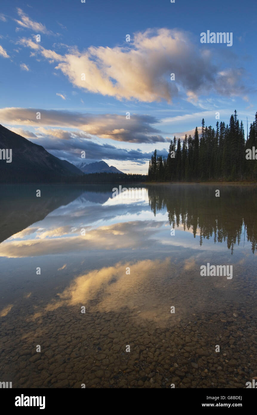 Sunrise emerald lake in yoho hi-res stock photography and images - Alamy