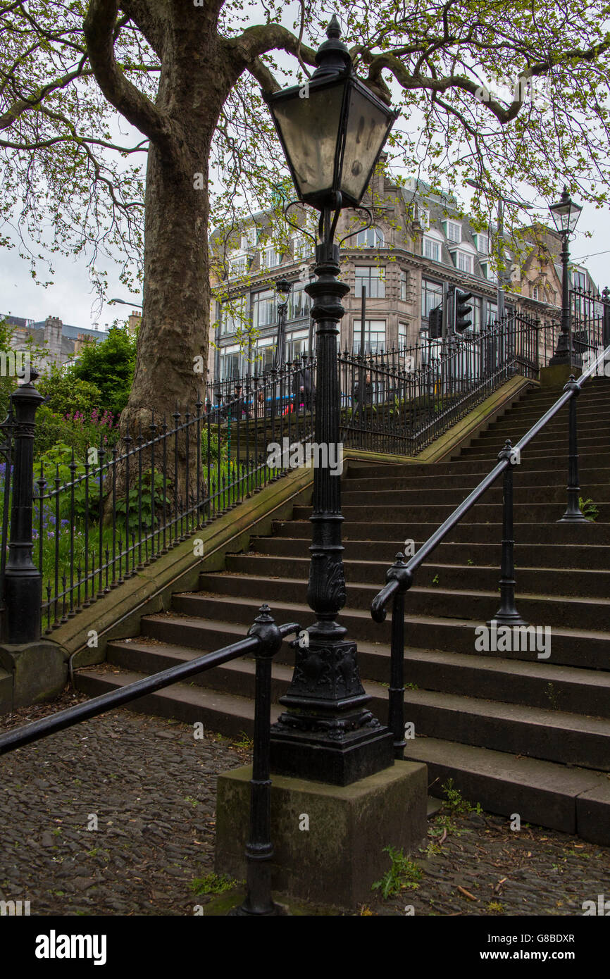 Lamp post in edinburgh scotland hi-res stock photography and images - Alamy