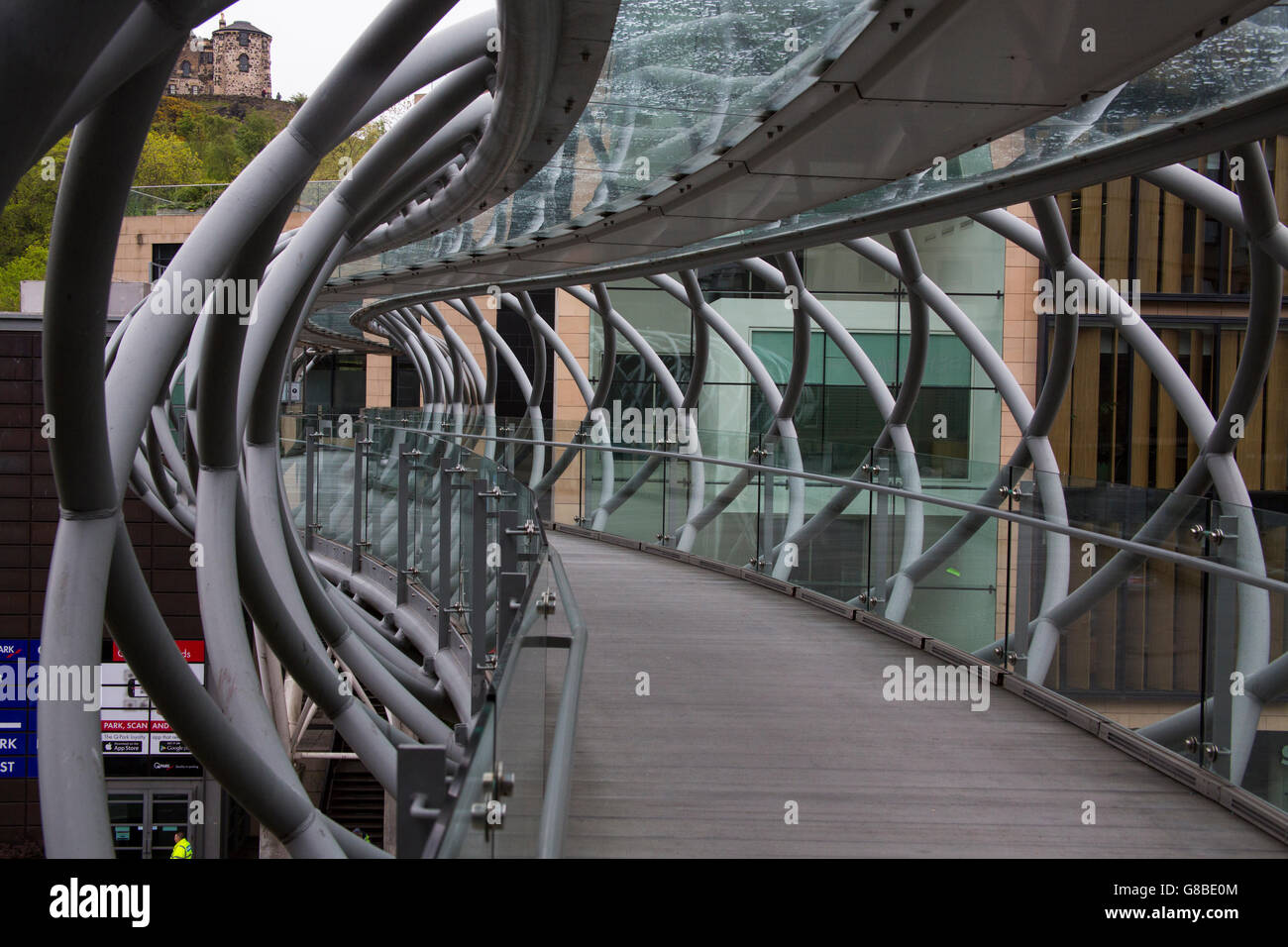 Metal elevated walkway hi-res stock photography and images - Alamy