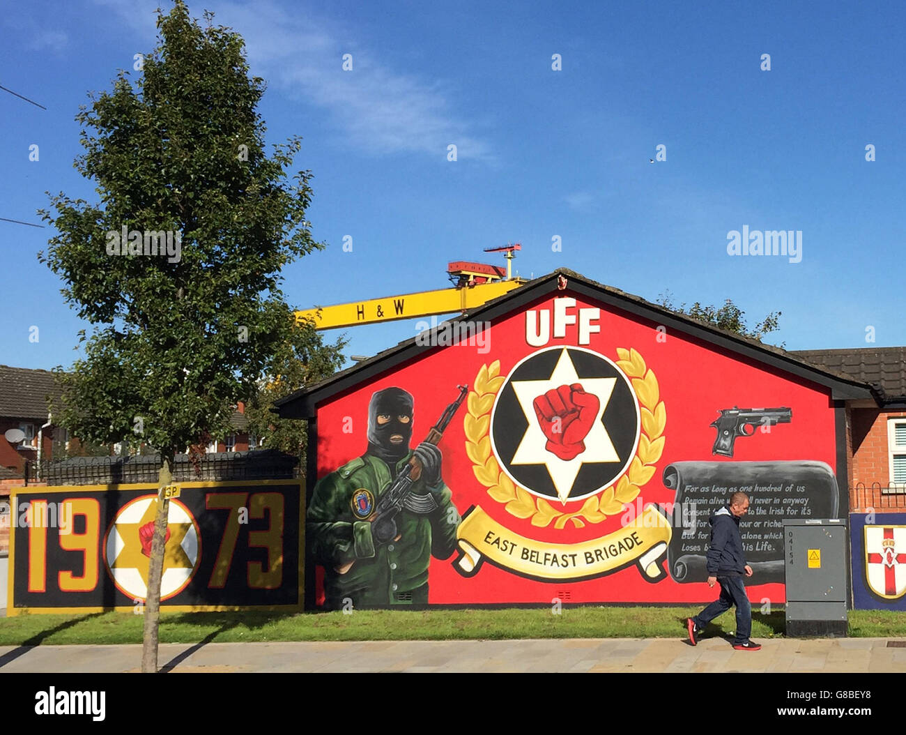 A loyalist paramilitary mural on the newtownards road in belfast hi-res ...