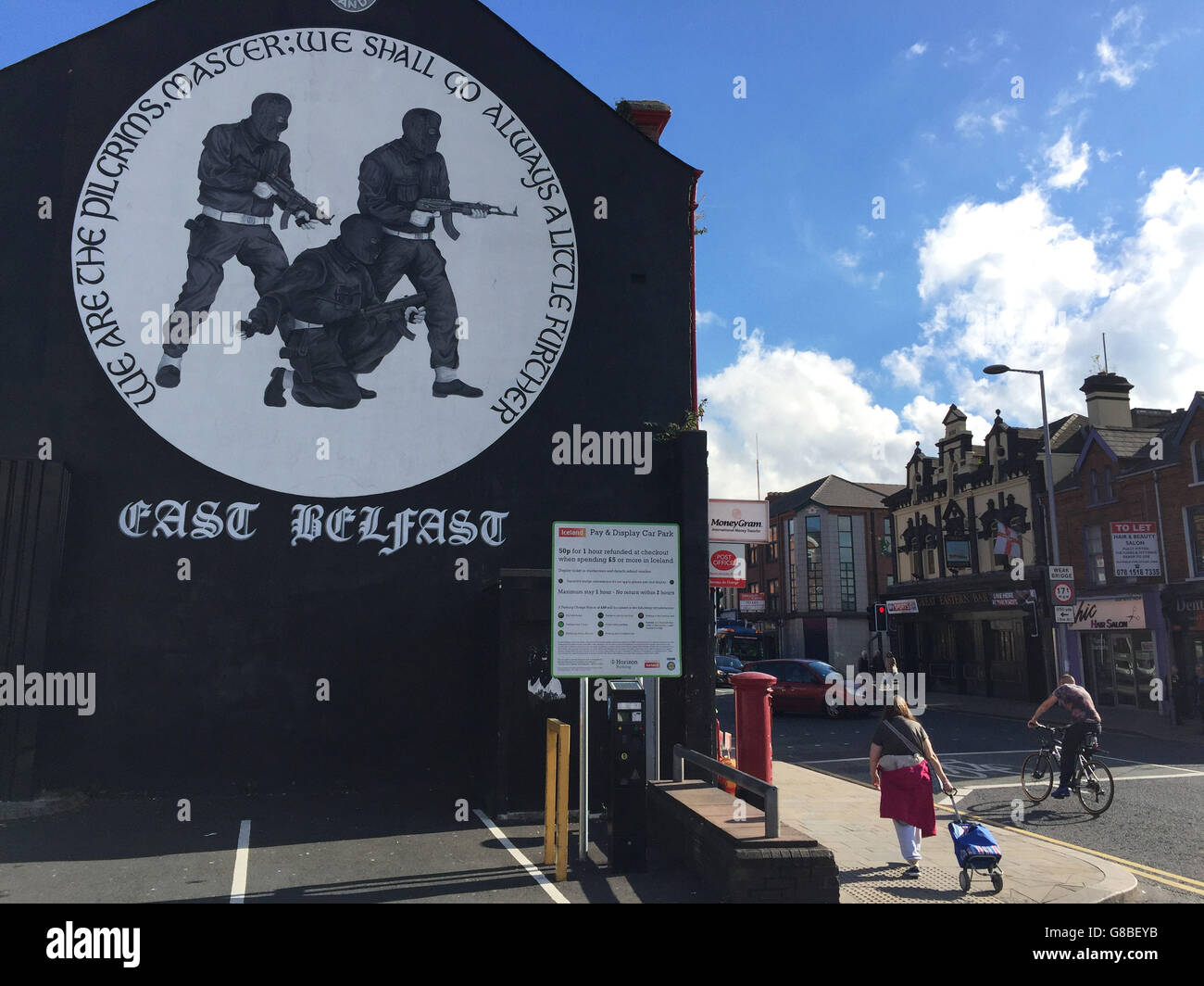 A loyalist paramilitary mural on the newtownards road in belfast hi-res ...