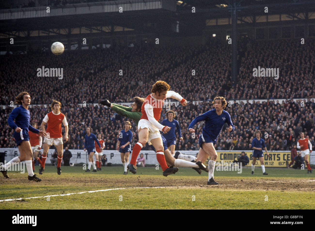 Action save dive football hi-res stock photography and images - Alamy