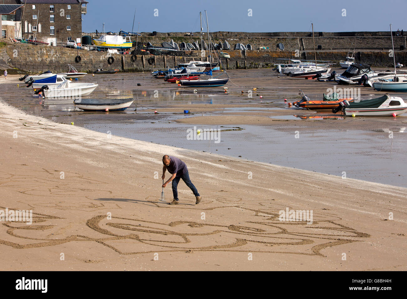 Raking sand hi-res stock photography and images - Alamy
