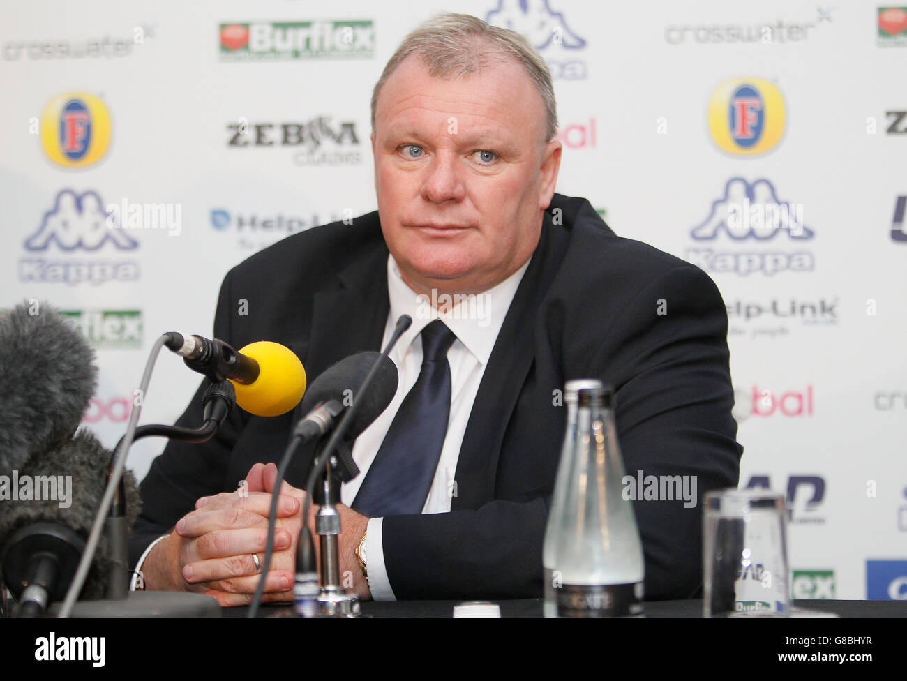 Leeds united manager steve evans press conference elland road hi-res ...
