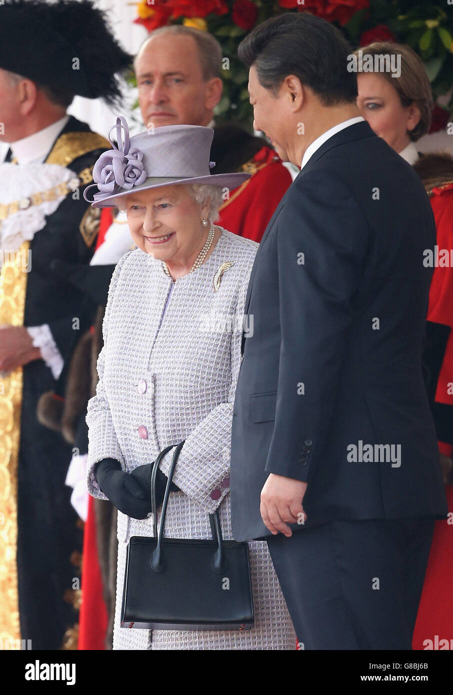 Queen Elizabeth II and Chinese President Xi Jinping at Horse Guards ...