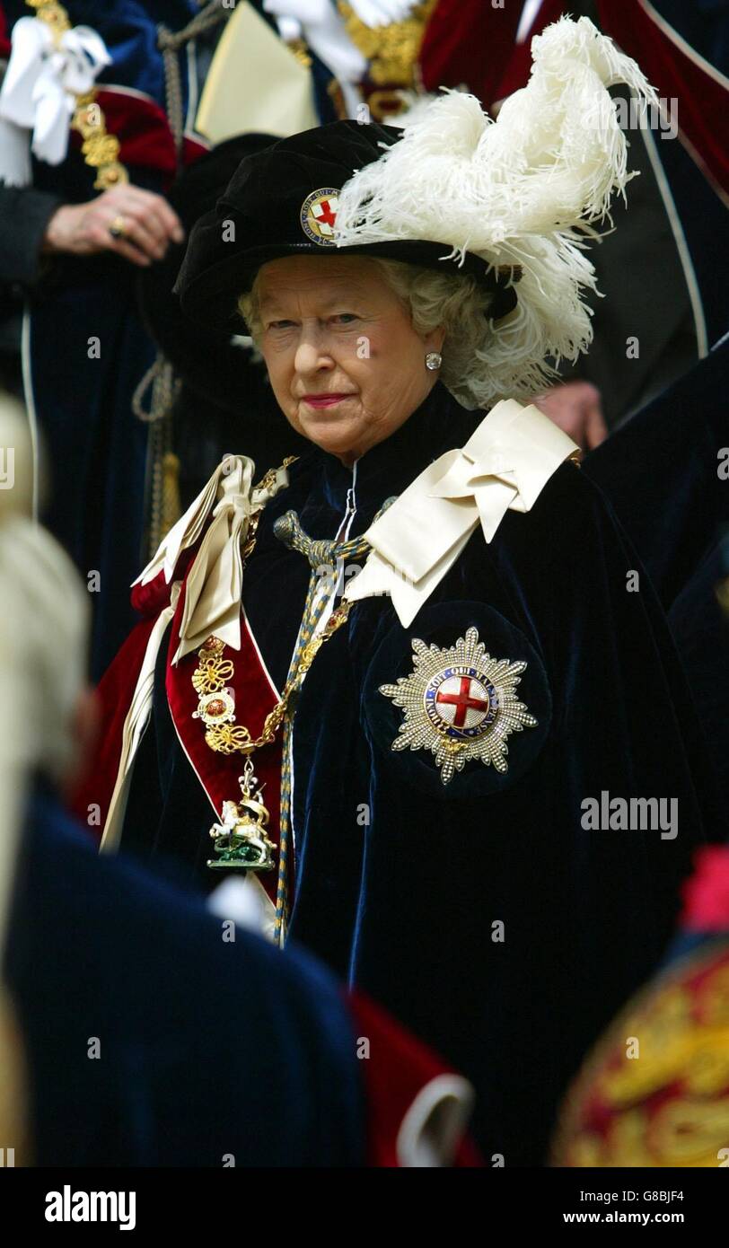 Britains queen elizabeth ii windsor castle service order garter hi-res ...