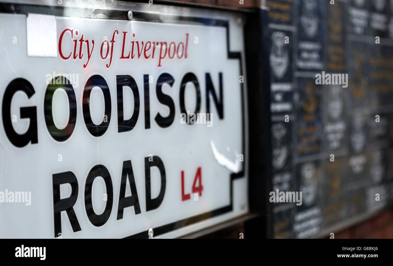 Road sign outside goodison park hi-res stock photography and images - Alamy