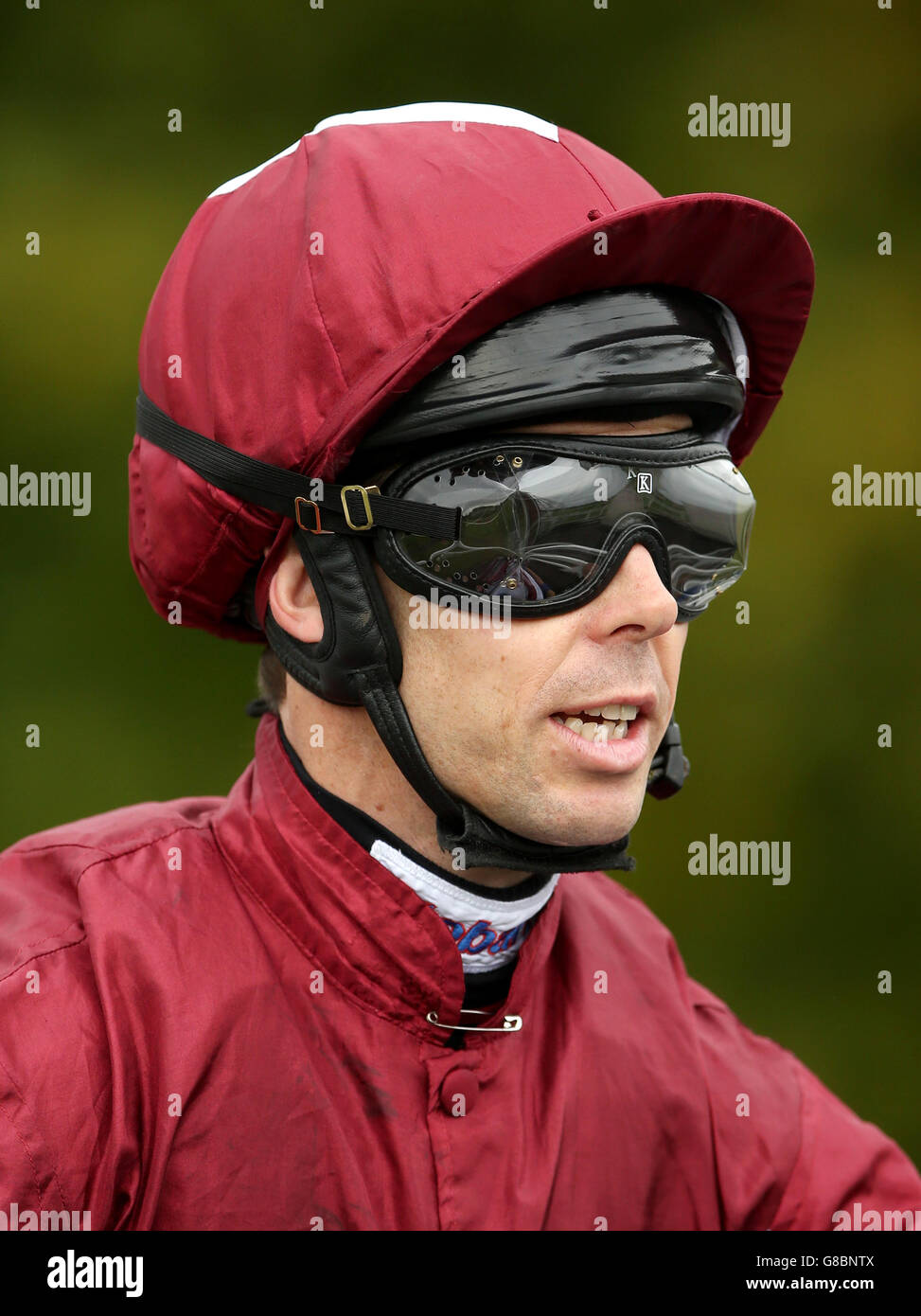 Horse Racing - Nottingham Racecourse. Jockey Graham Lee Stock Photo - Alamy