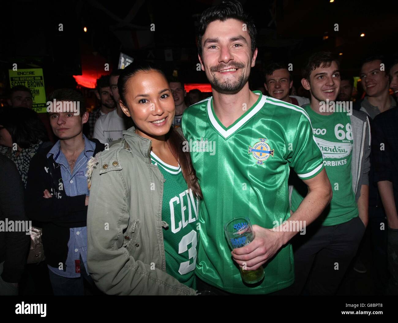 Football fans kamela alegre neil bingham botanic inn hi-res stock ...