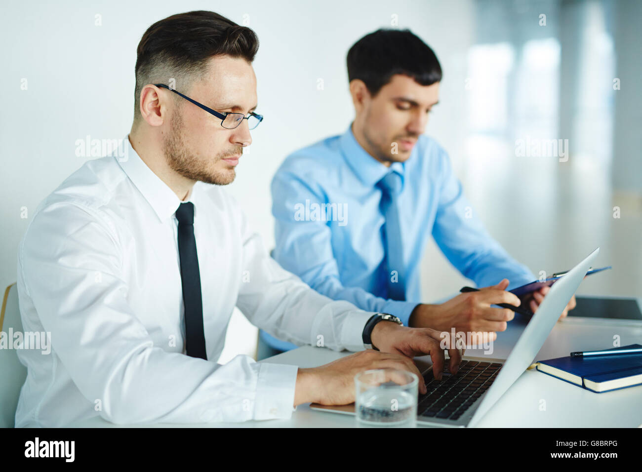 Entering information hi-res stock photography and images - Alamy