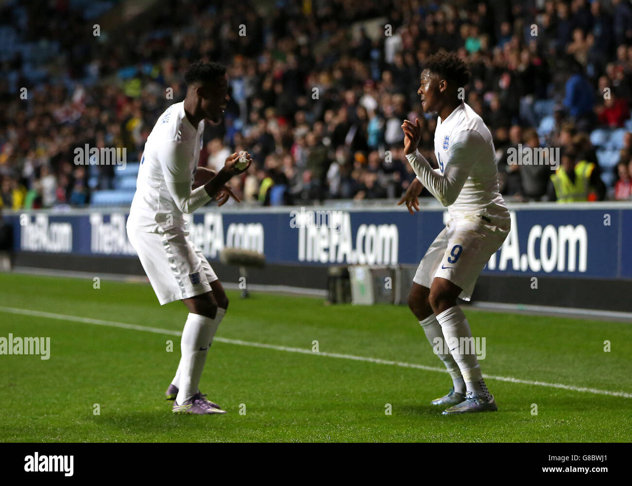 Chuba akpom england international hi-res stock photography and images ...