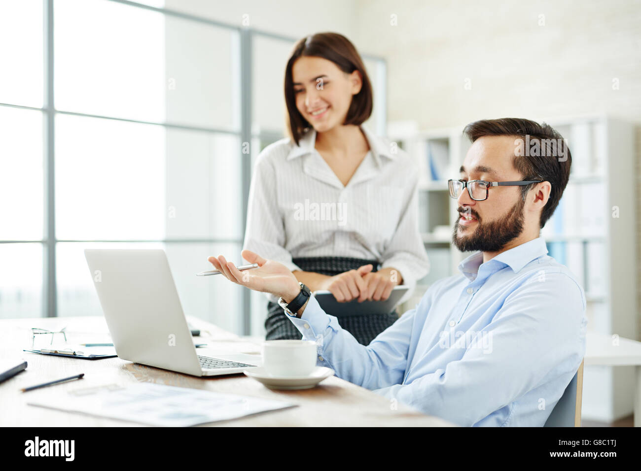 Showing data hi-res stock photography and images - Alamy