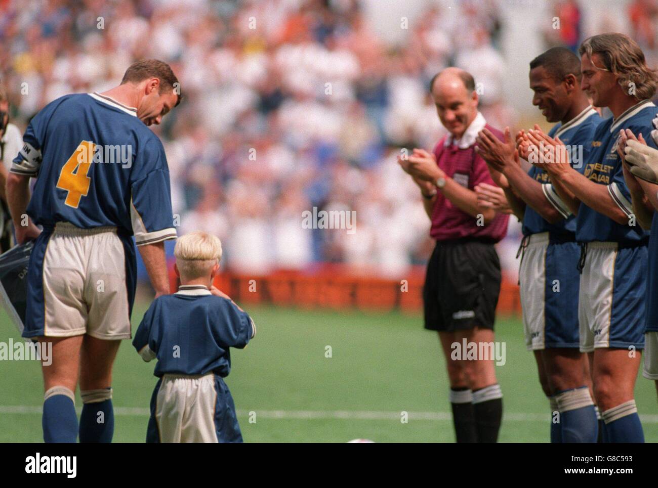Tottenham hotspurs david ginola hi-res stock photography and images - Alamy