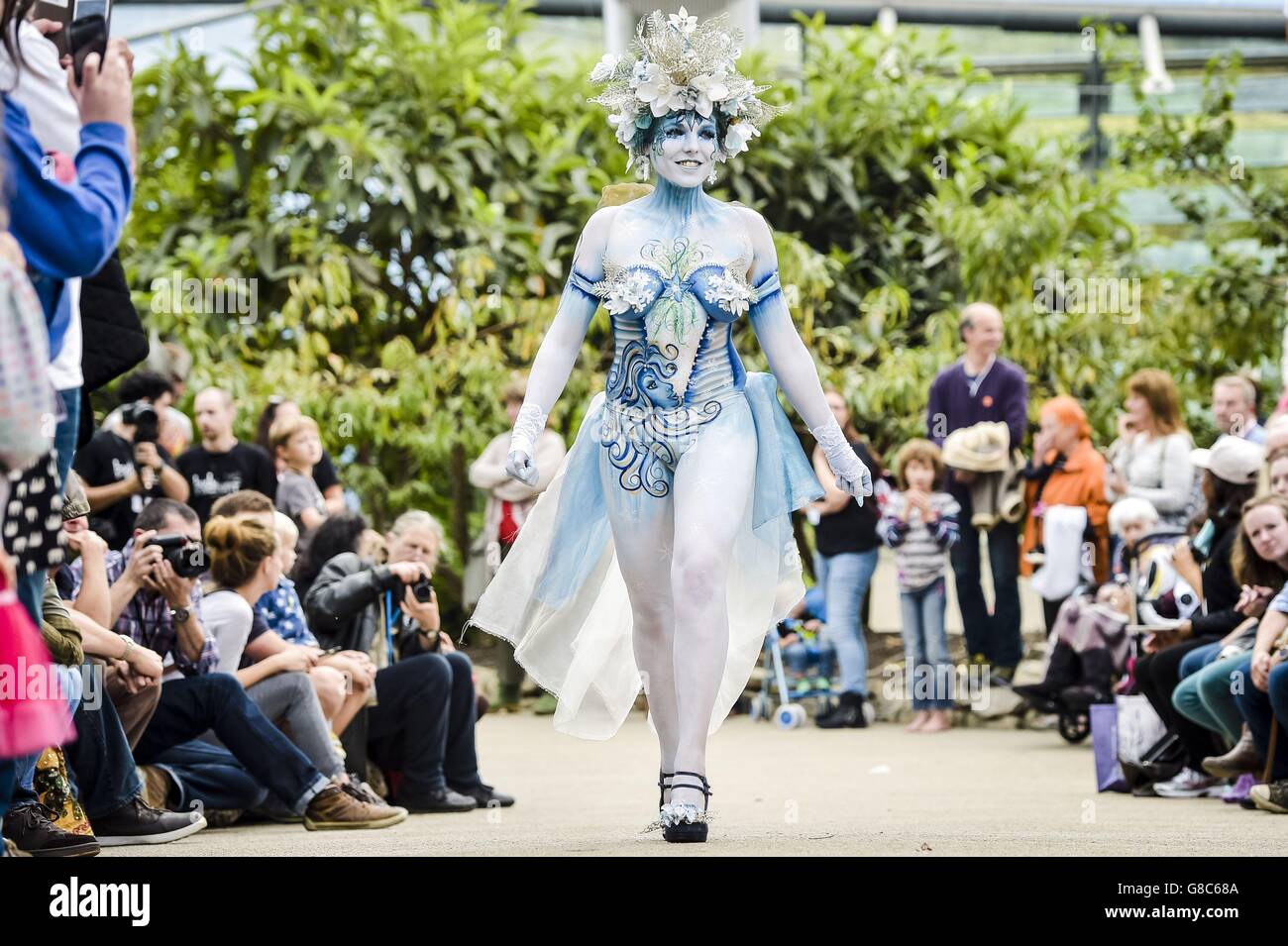 Model emma gibson is painted as a winter fairy hi-res stock photography ...