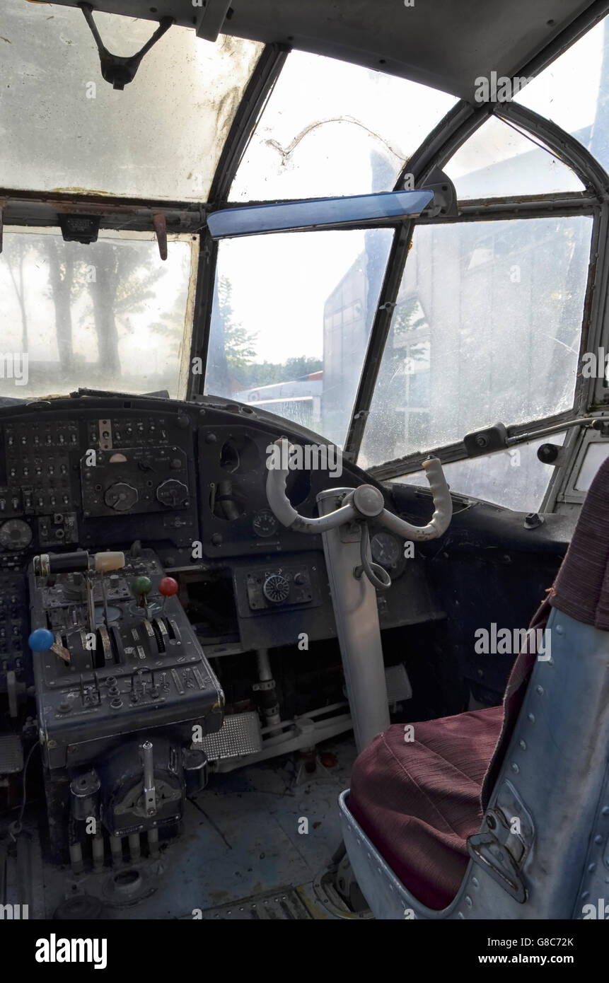 Cockpit antonov an 2 biplane hi-res stock photography and images - Alamy