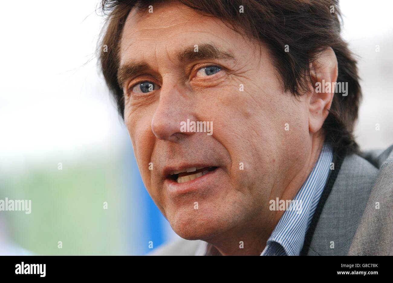 Former lead singer of roxy music hi-res stock photography and images ...