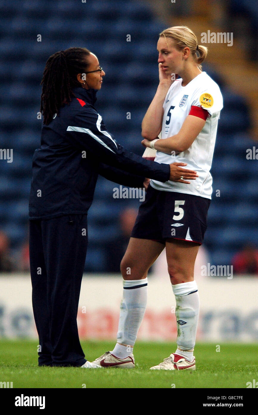 Englands womens coach hope powell hi-res stock photography and images ...