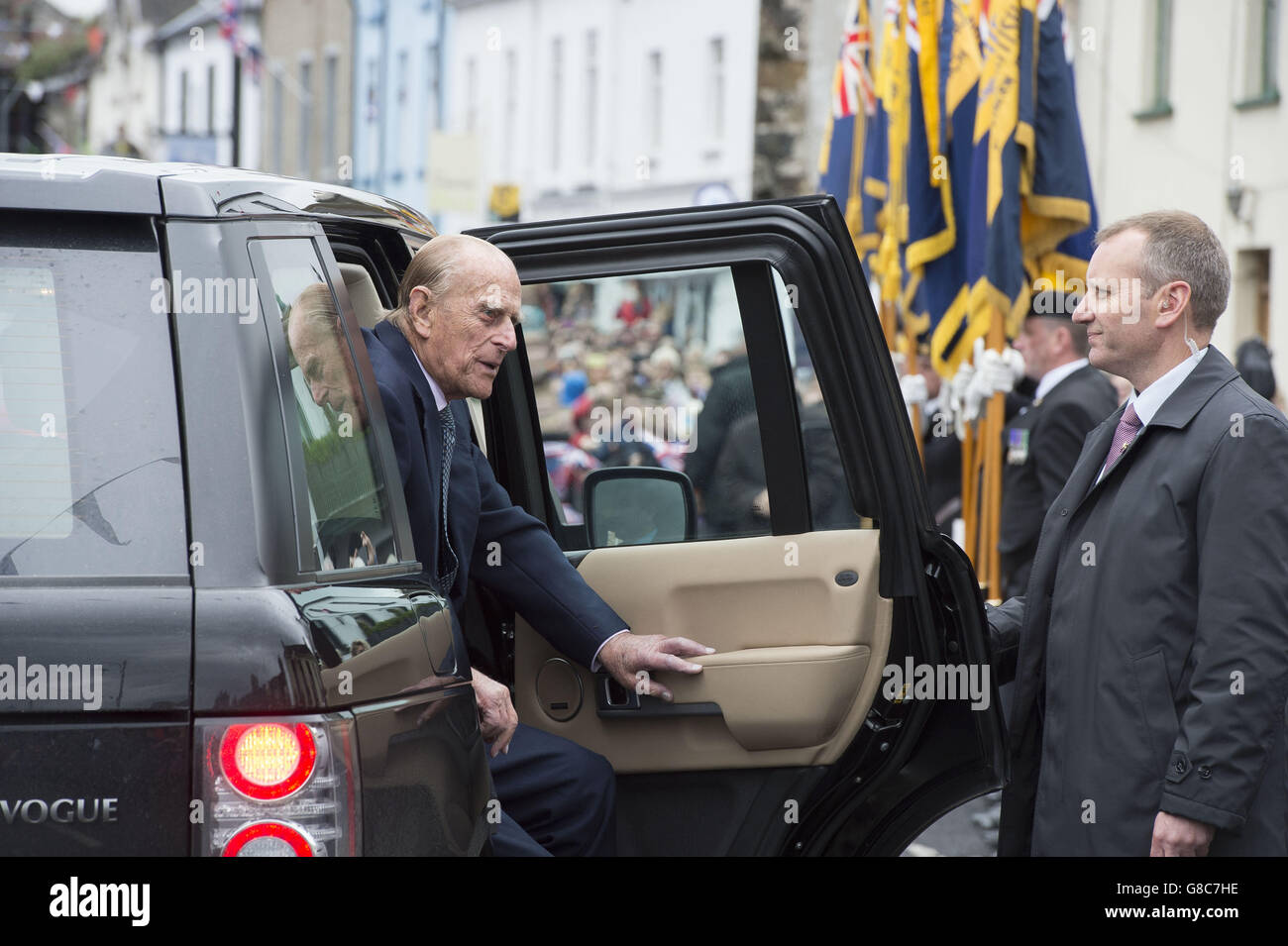 Where queen elizabeth ii is unveiling statue of quigg hi-res stock ...