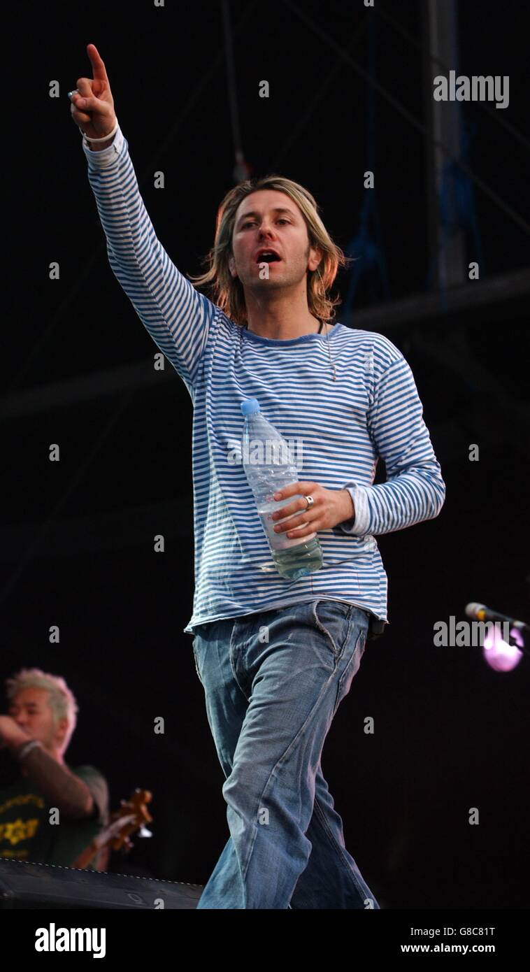 Grant nicholas lead singer of feeder hi-res stock photography and ...