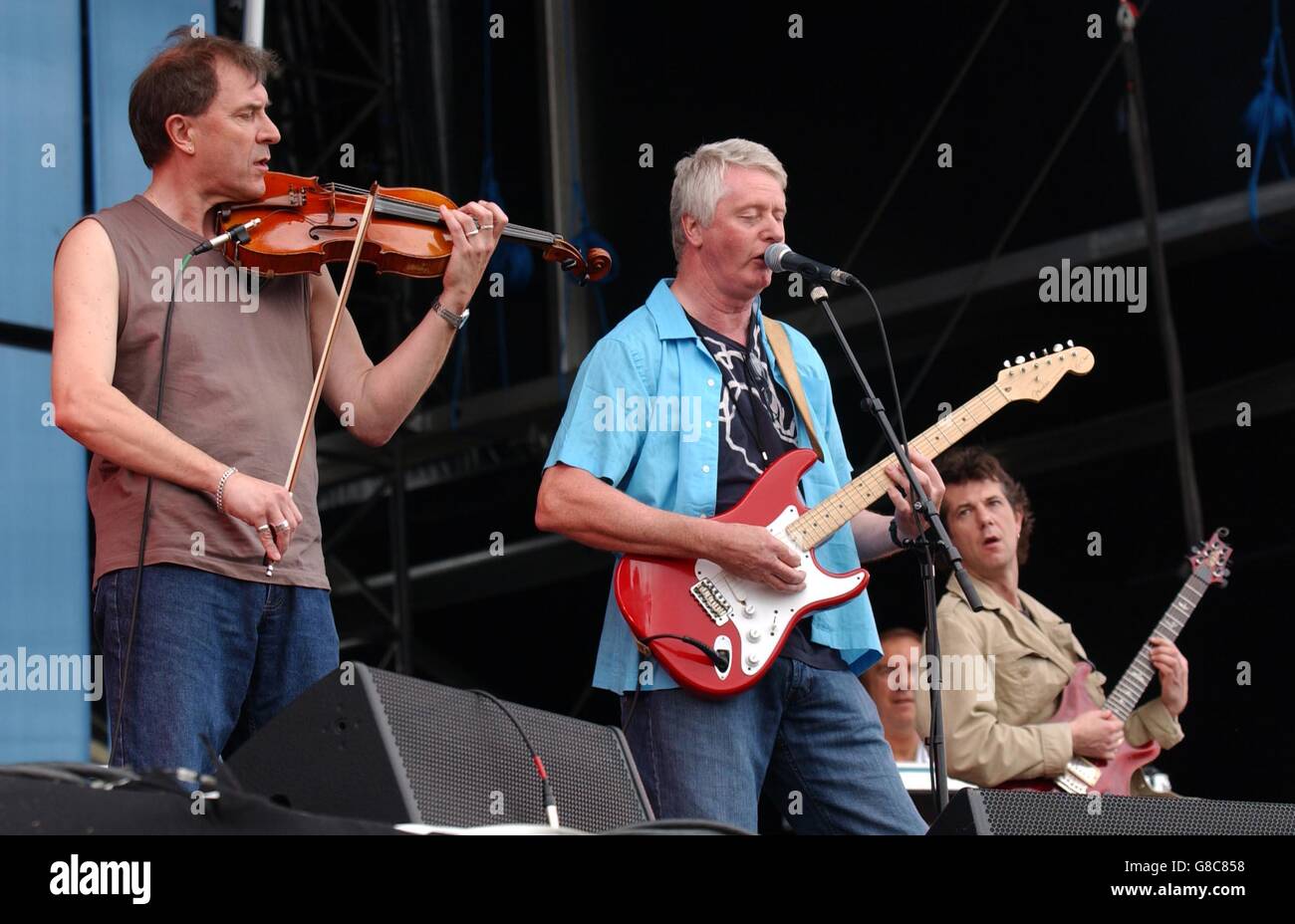 Geoff Richardson on the violin and Pye Hastings (centre) of the band ...