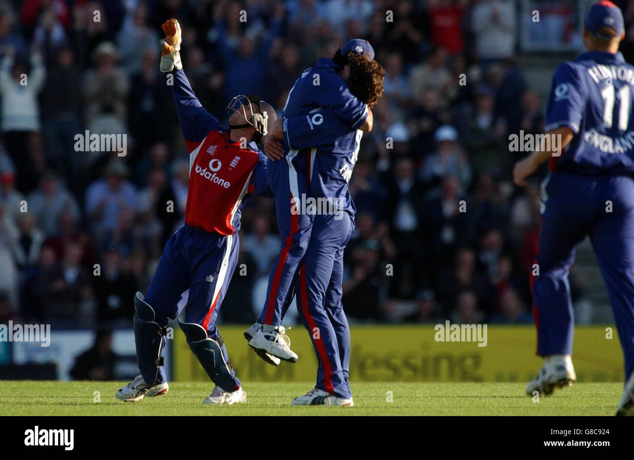 England's Jon Lewis (centre right) celebrates with Vikram Solanki after ...