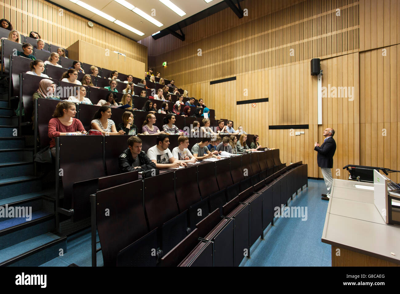 Student lecture hall hi-res stock photography and images - Alamy