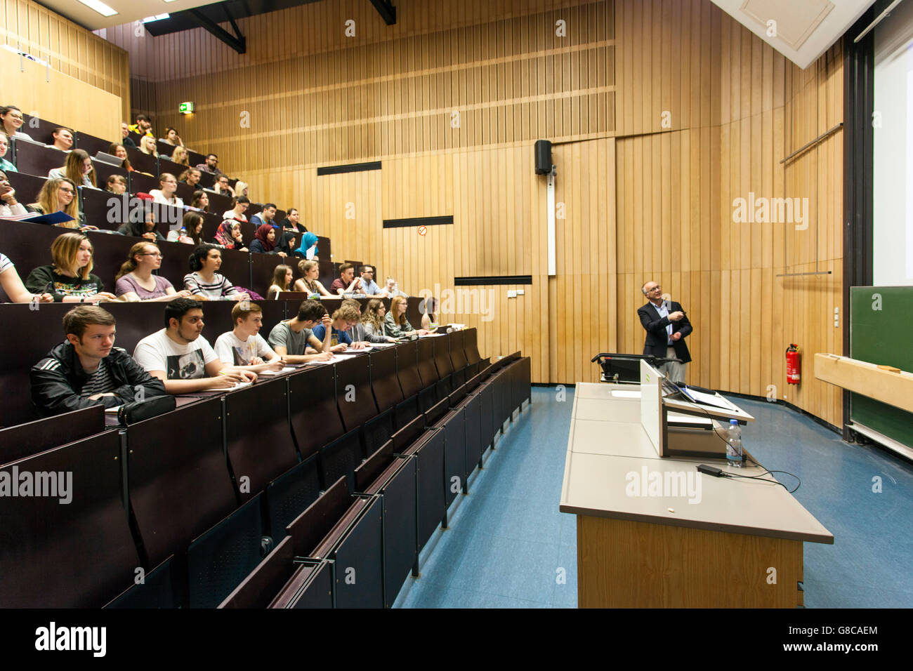 University lecture theatre hi-res stock photography and images - Alamy University lecture theatre hi-res stock photography and images - Alamy