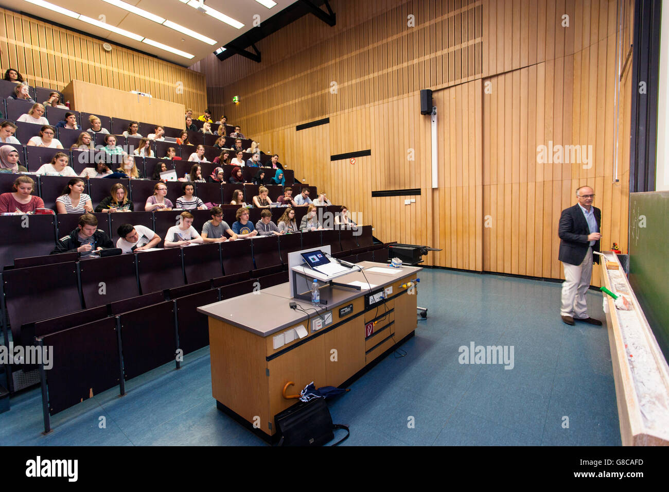 University lecture theatre hi-res stock photography and images - Alamy