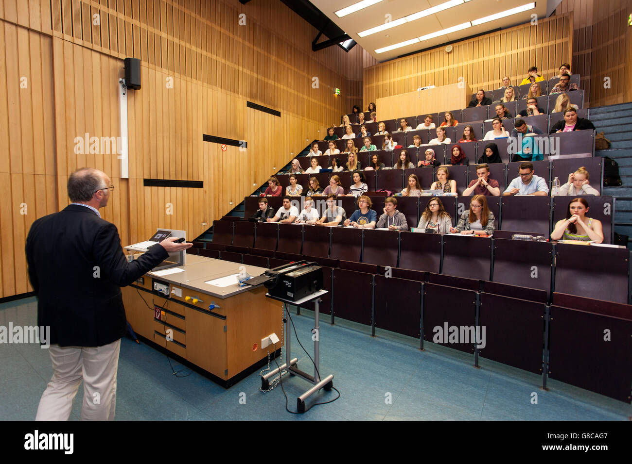 Lecture theatre hi-res stock photography and images - Alamy