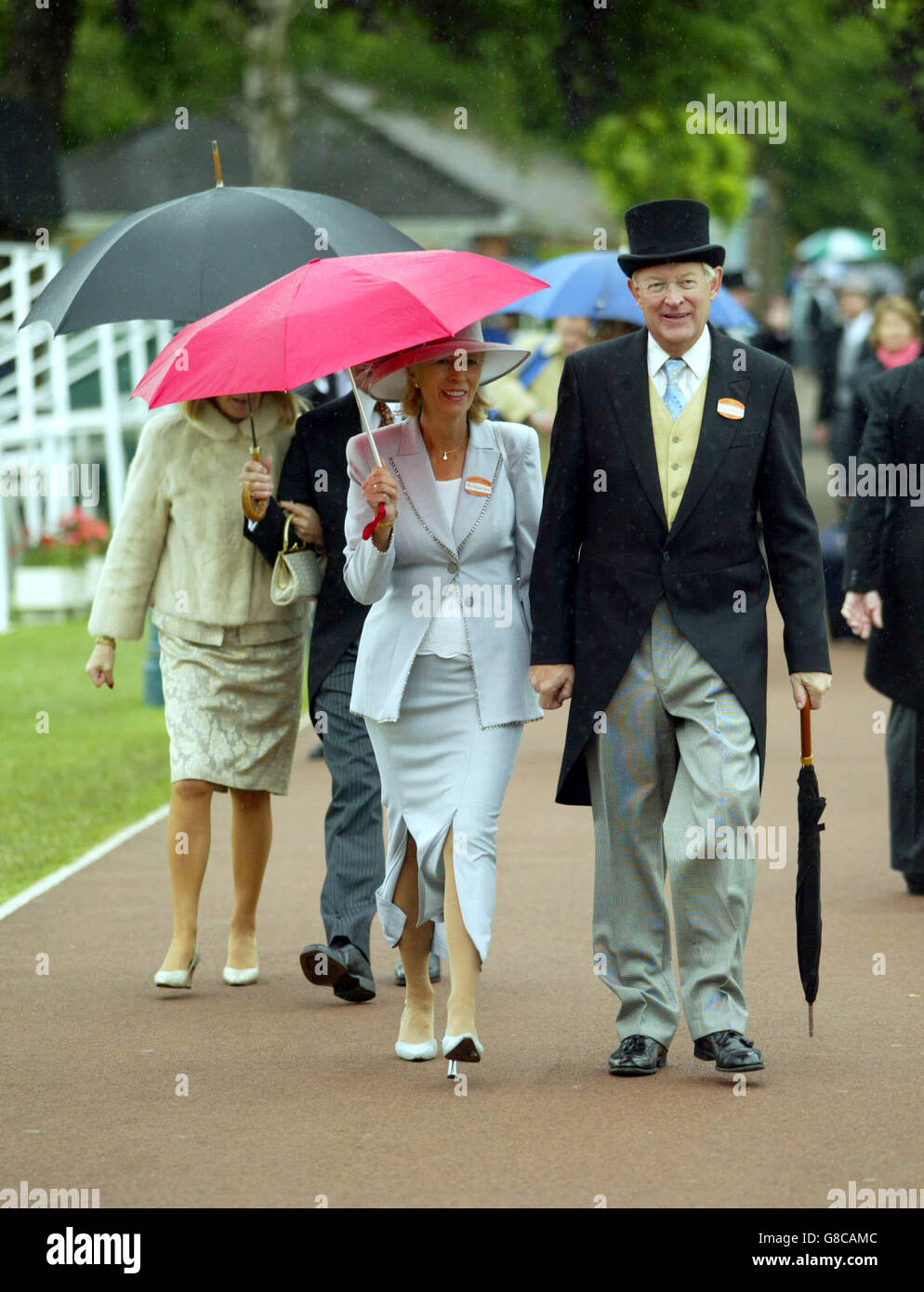 Race goers arrive at royal ascot hi-res stock photography and images ...