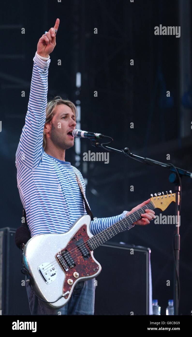 The lead singer of feeder hi-res stock photography and images - Alamy