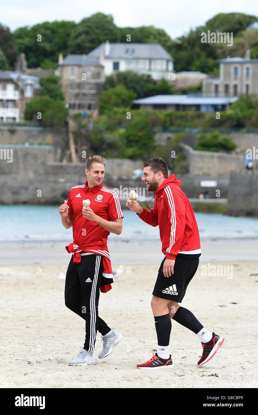 Left to right wales david edwards hi-res stock photography and images ...