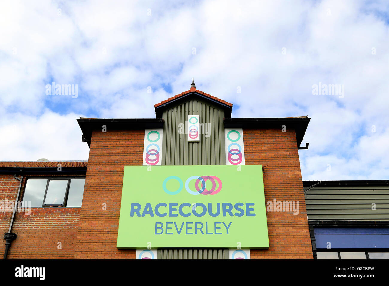 Beverley racecourse general view hi-res stock photography and images ...