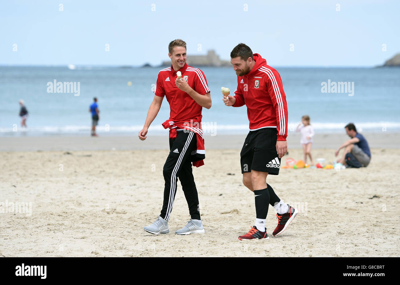Wales' David Edwards (left) and Sam Vokes (right) eat ice creams on the ...