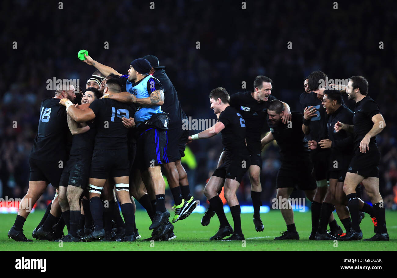 New Zealand players celebrate victory in Rugby World Cup Final at ...