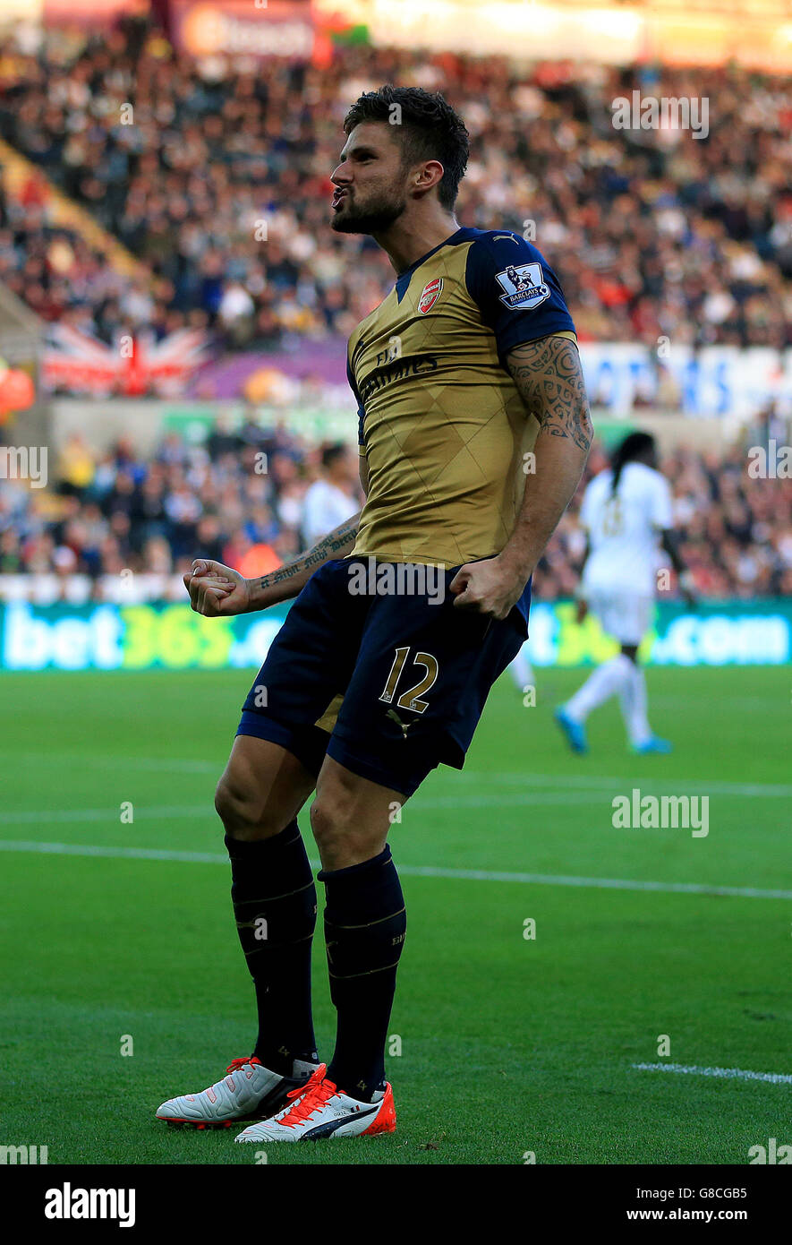 Arsenal's Olivier Giroud celebrates scoring his team's opening goal ...
