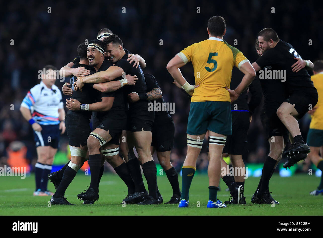 New Zealand players celebrate victory as Australia's Rob Simmons (no.5 ...