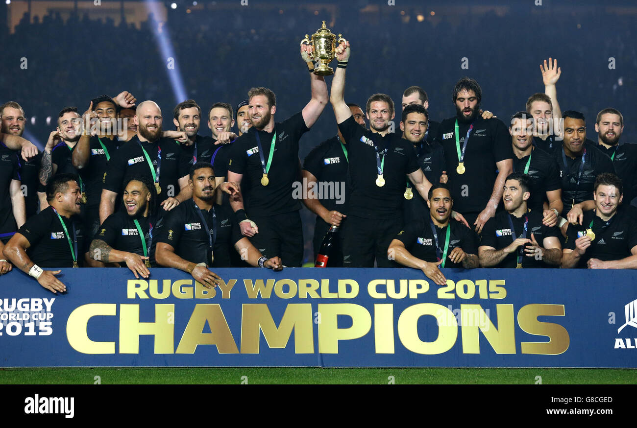 New Zealand captain Richie McCaw (centre right) and Kieran Read (centre ...