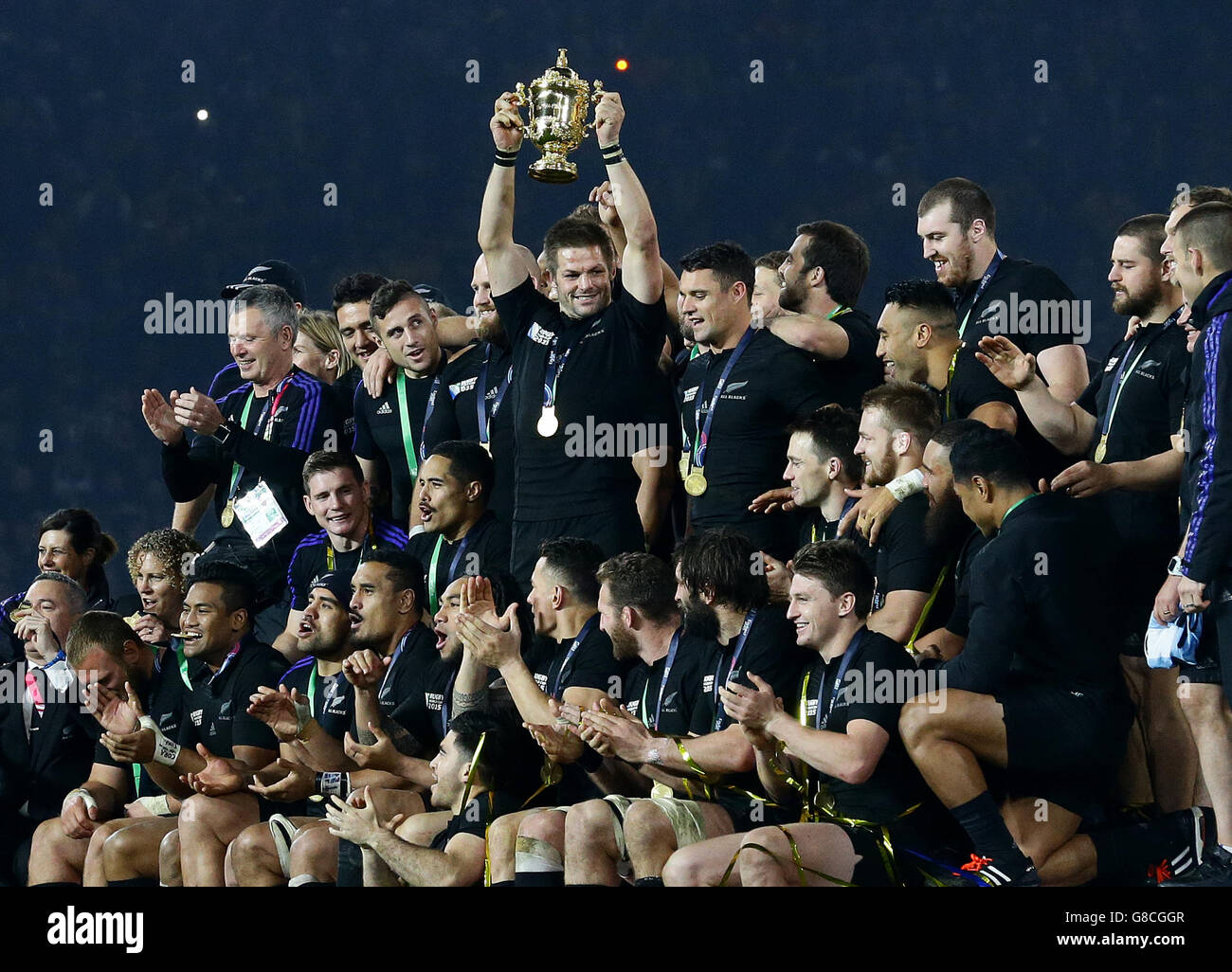 Rugby world cup trophy richie mccaw hi-res stock photography and images ...