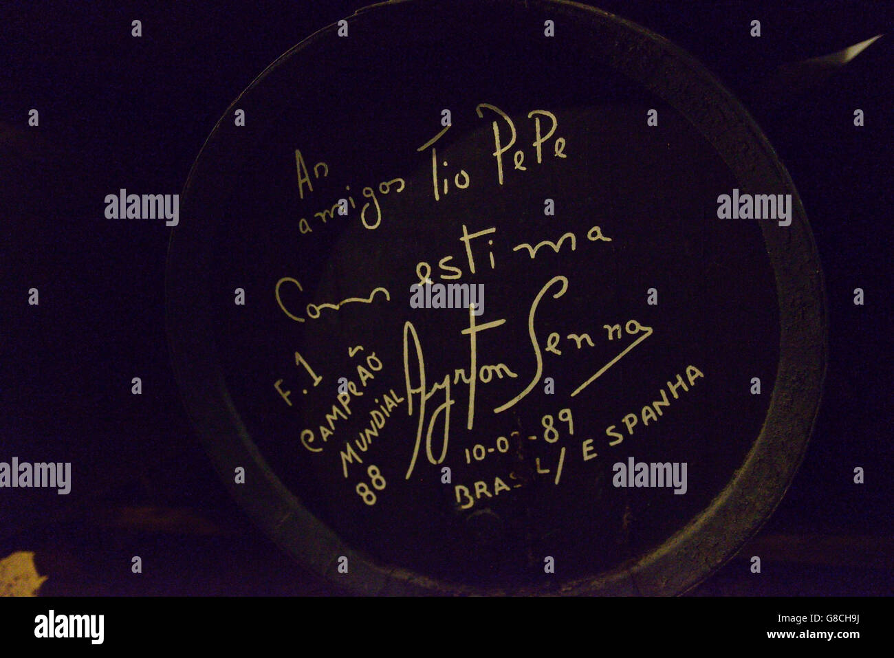 Tio font hi-res stock photography and images - Alamy