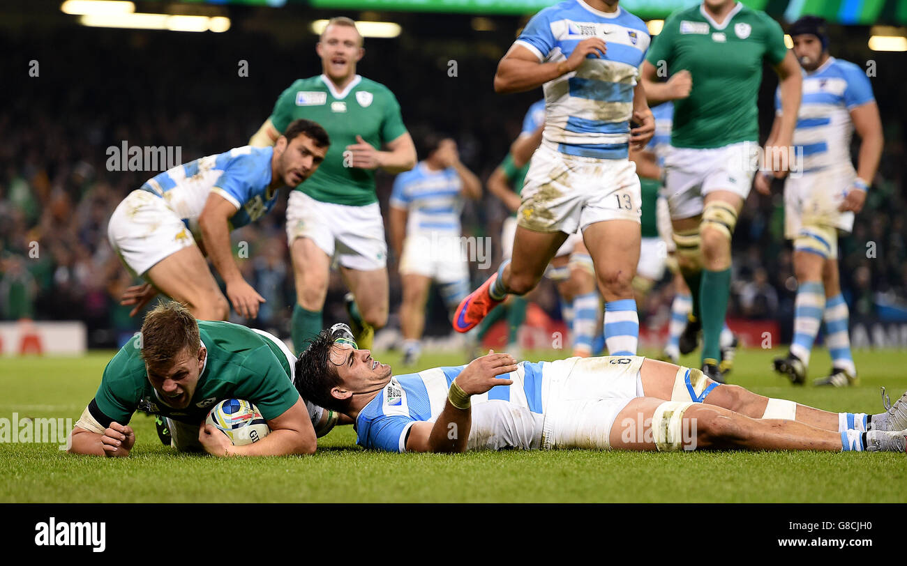Ireland's Jordi Murphy scores his team's second try during the Rugby ...