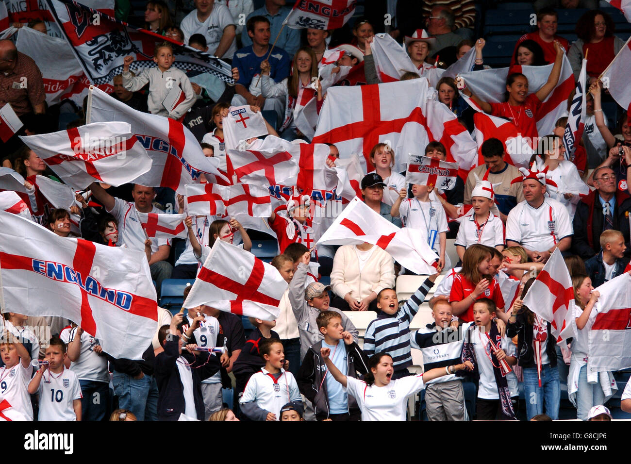 Young england fans cheer on their team hi-res stock photography and ...