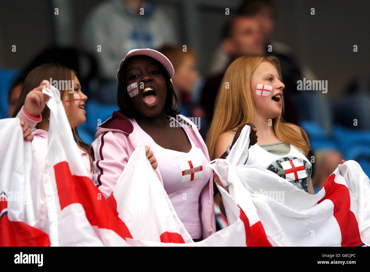 Young england fans cheer on their team hi-res stock photography and ...
