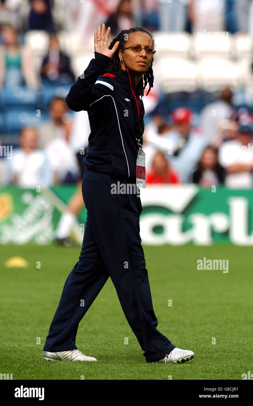 Football england 2005 euro 05 manager hi-res stock photography and ...