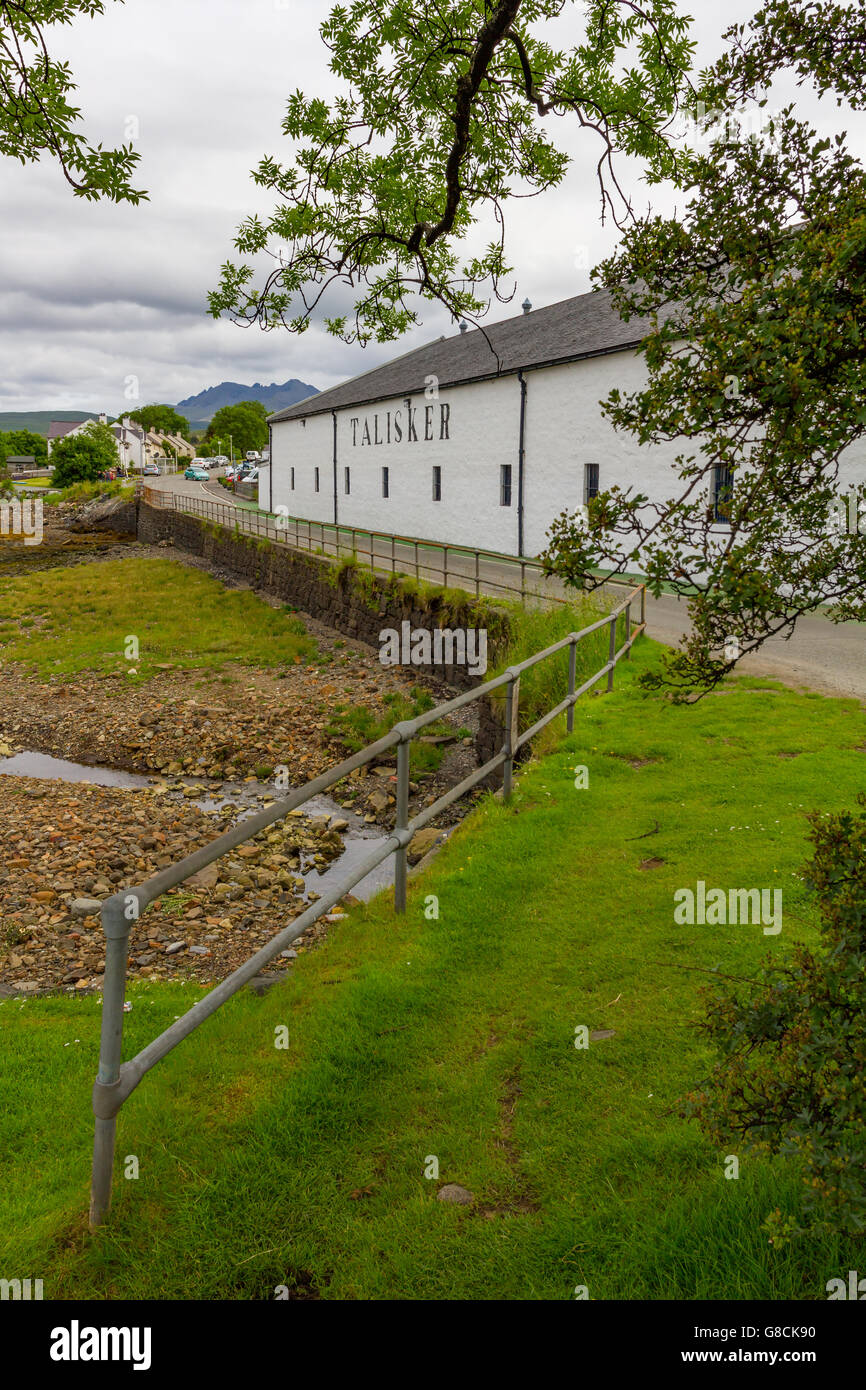 Talisker distillery isle of skye hi-res stock photography and images ...